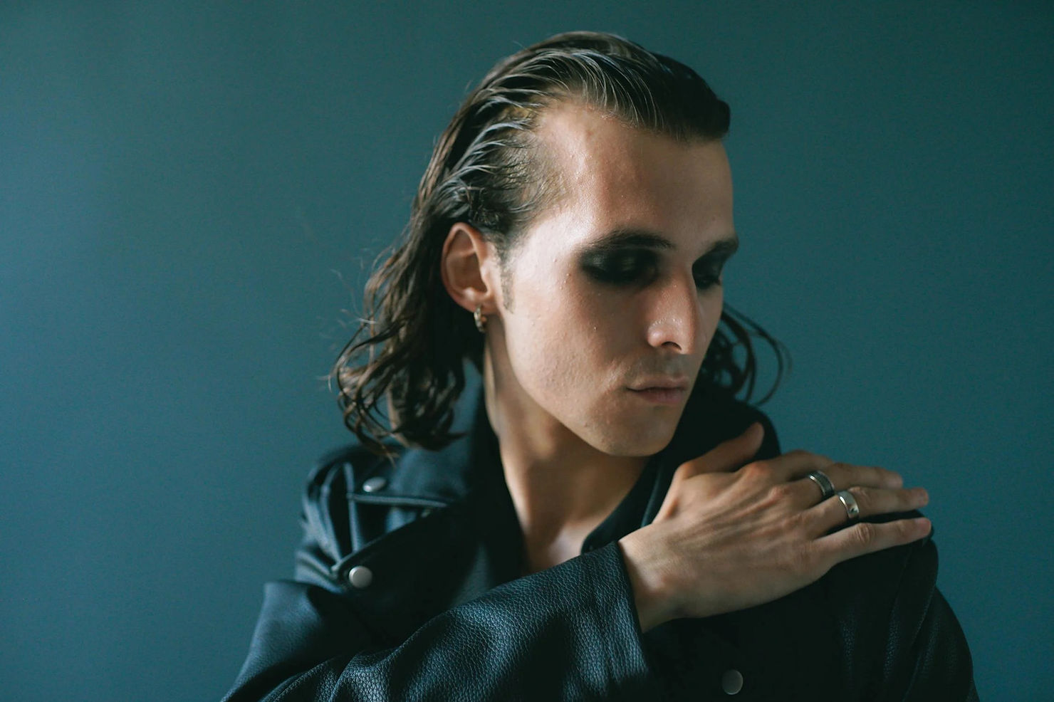 How to Wear Gothic Male Jewelry – Goth Persona